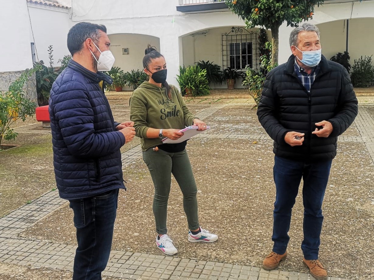 Jesús Alba visita las actuaciones de mejora en Majarromaque