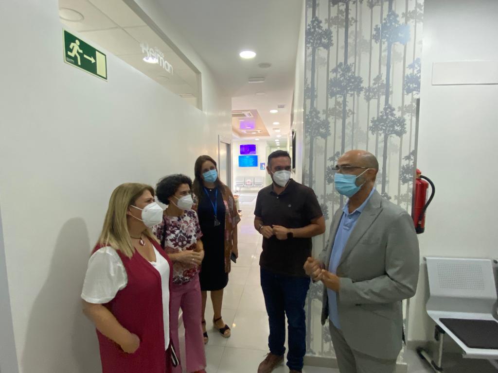 La alcaldesa conoce los nuevos servicios médicos de Clínicas Beiman