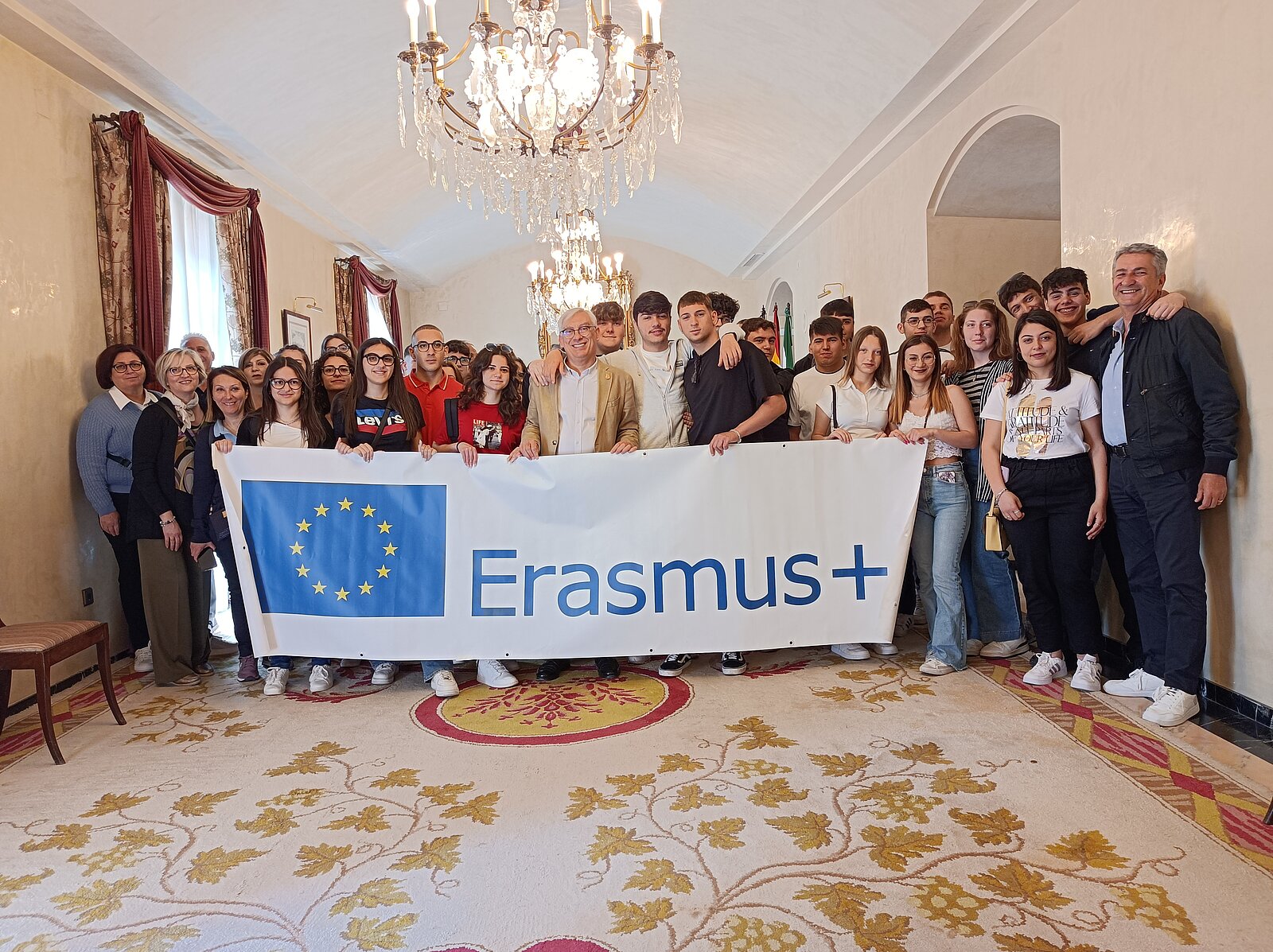 El Ayuntamiento recibe la visita de 2 grupos Erasmus+ que se encuentran ...