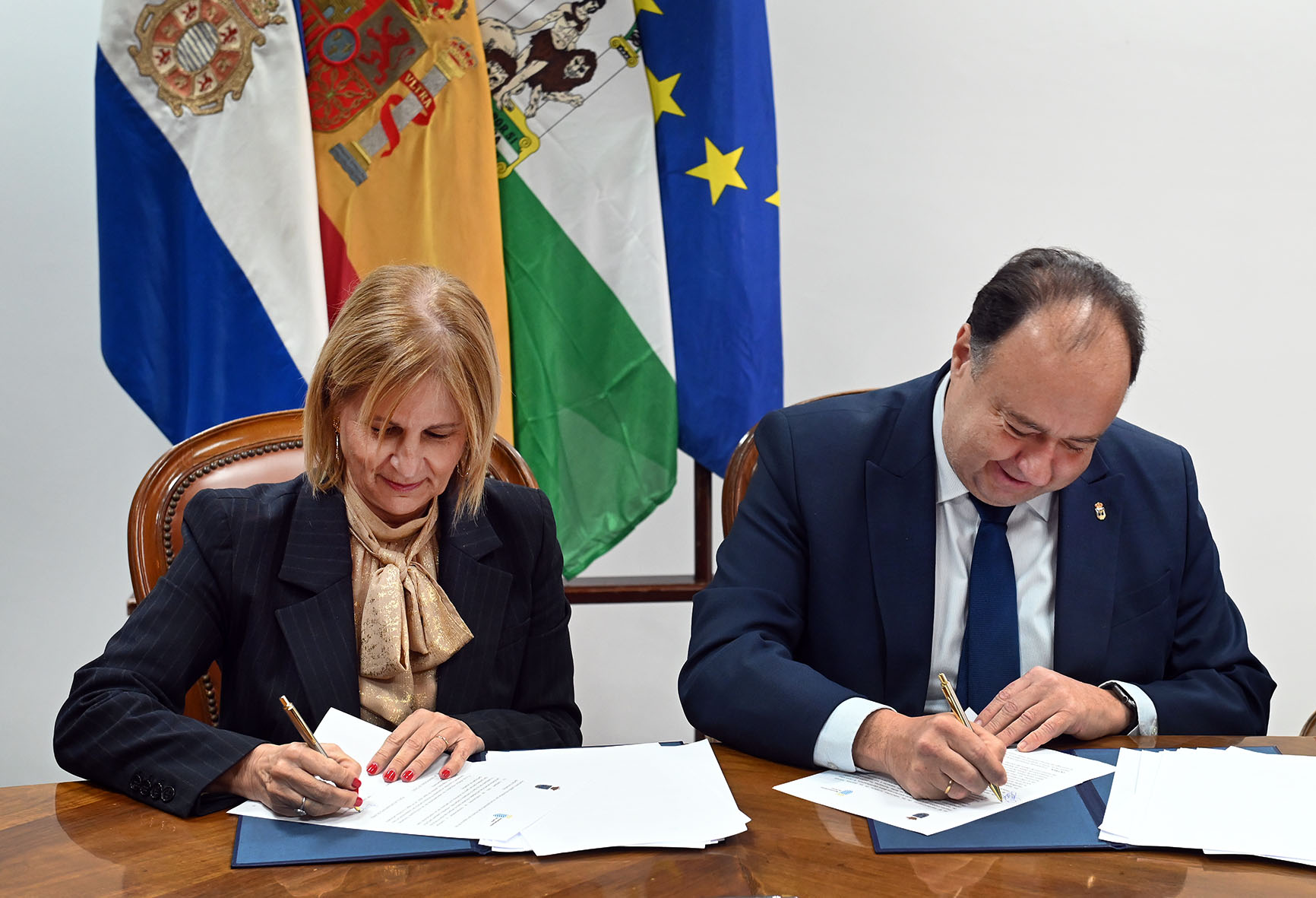 El Ayuntamiento y la UCA refuerzan la colaboración institucional con la firma de un nuevo ...