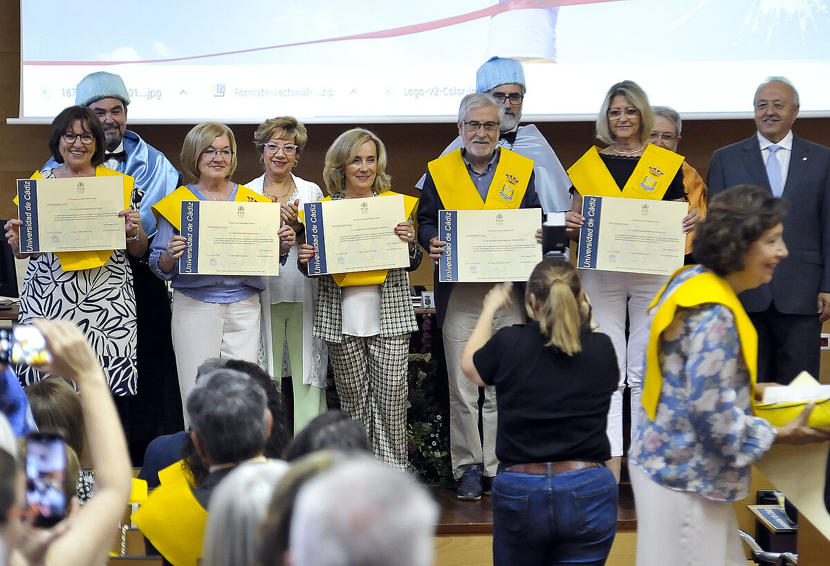 Carmen Collado felicita al alumnado que ha culminado sus estudios en el ...