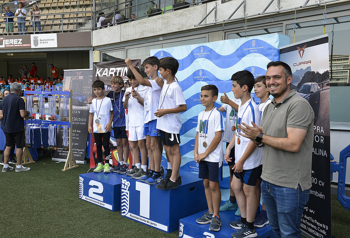 La final de la XXXIV edición de la Reunión de Atletismo Escolar reúne a ...