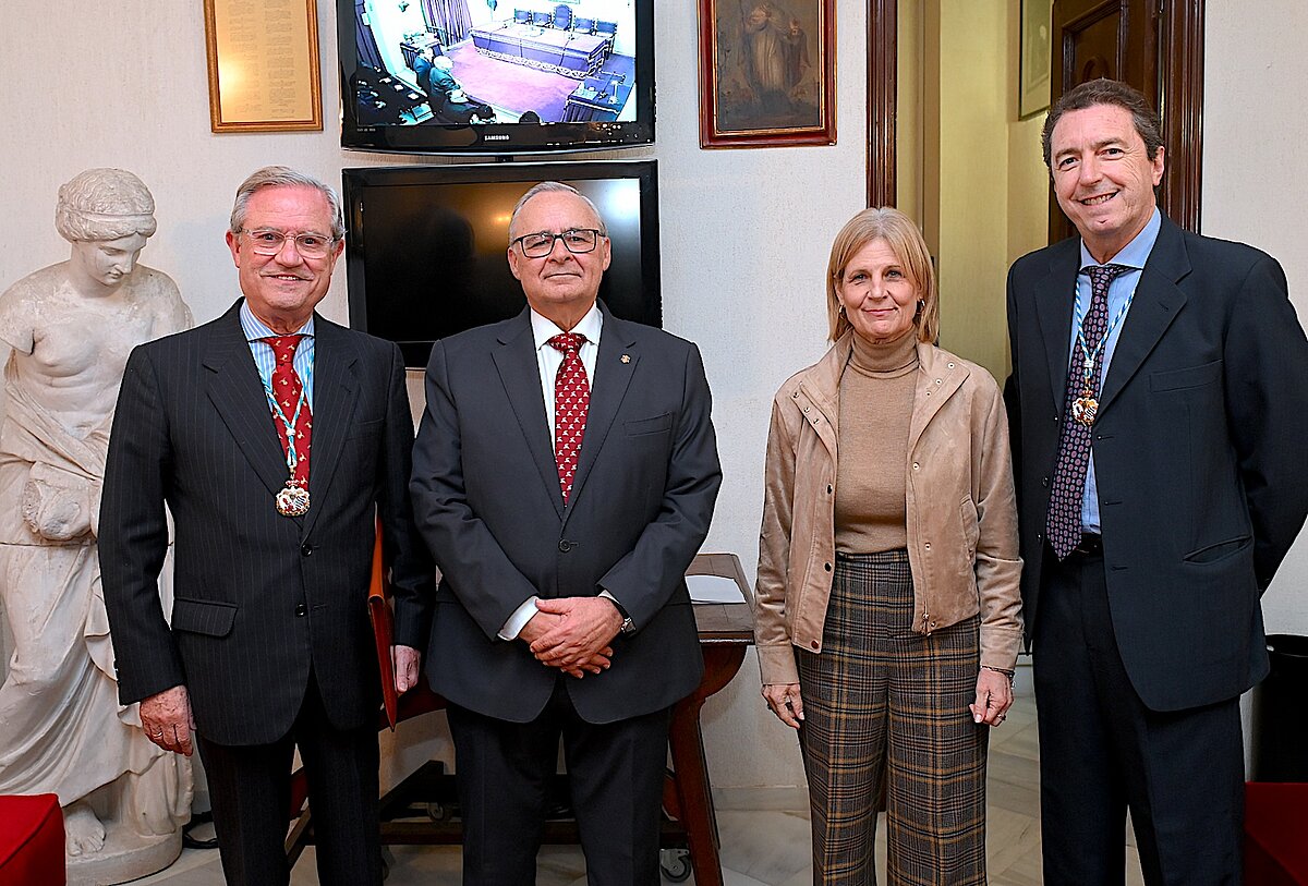 La alcaldesa reconoce la profesionalidad y el humanismo del doctor José ...