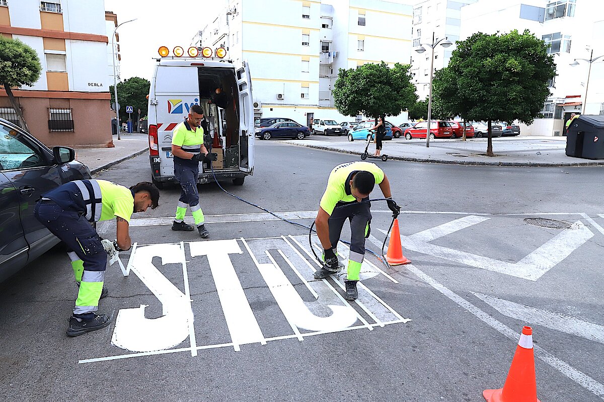 El Ayuntamiento refuerza los equipos de pintado de marcas viales en ...