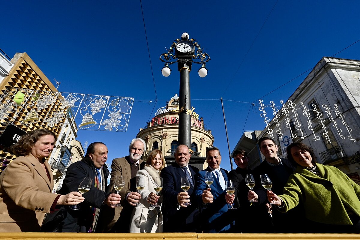 Jerez ya cuenta con el Reloj del Gallo Azul restaurado