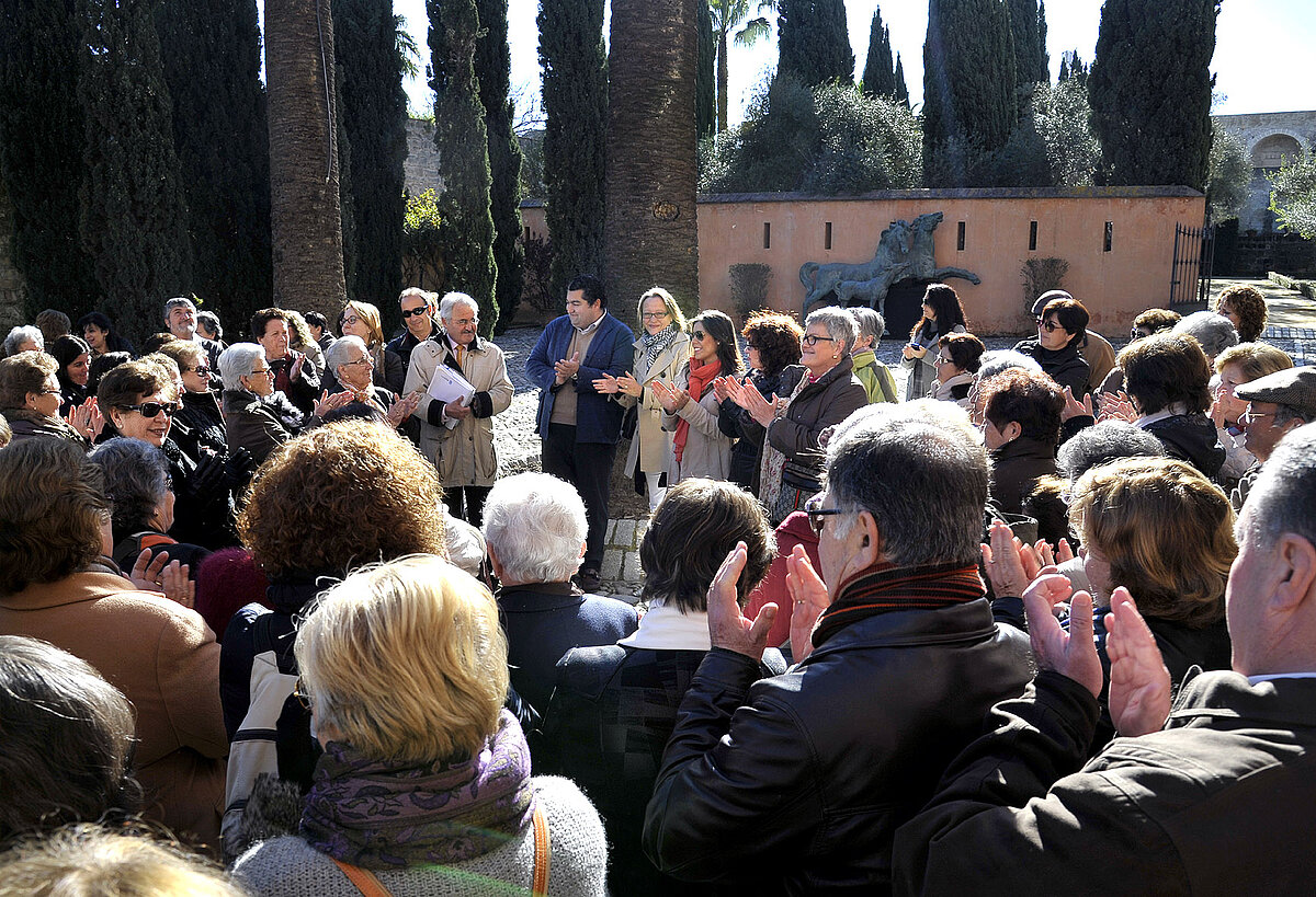 El Alcázar recibe la visita de concejales de Rota