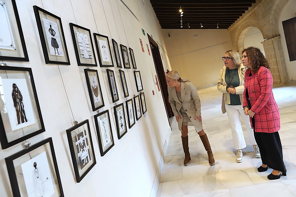 Los Claustros de Santo Domingo acogen la exposición ‘Costumbres’, de Eva Vázquez, dentro del ...