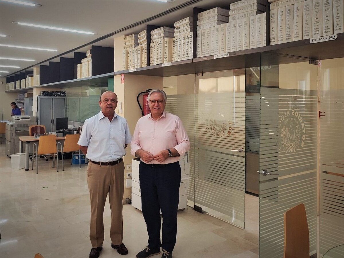 El delegado de Cultura se reúne con el archivero-notario de Jerez