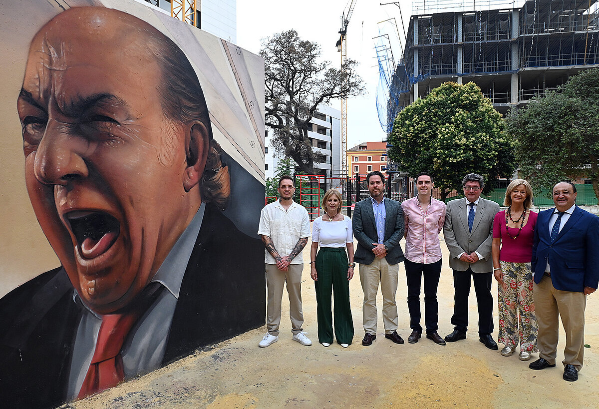 La alcaldesa inaugura el mural artístico realizado por el artista ...