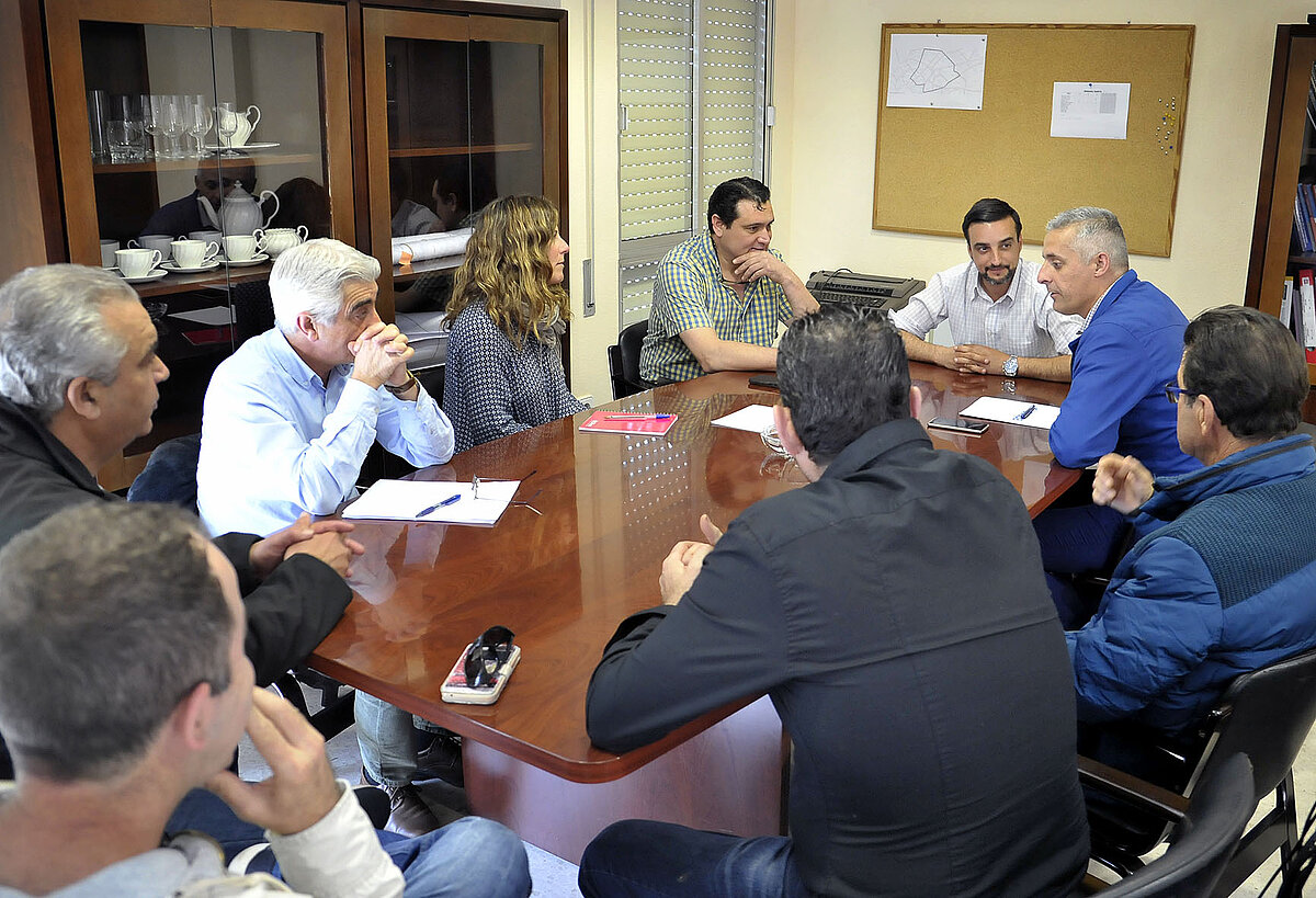 Reunión con Adecosur y Mercado 'Jerez Sur' para impulsar el comercio en ...