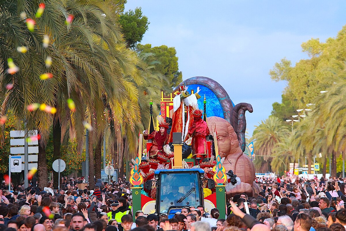 La Cabalgata de los Reyes Magos llena de ilusión, luz y música las ...