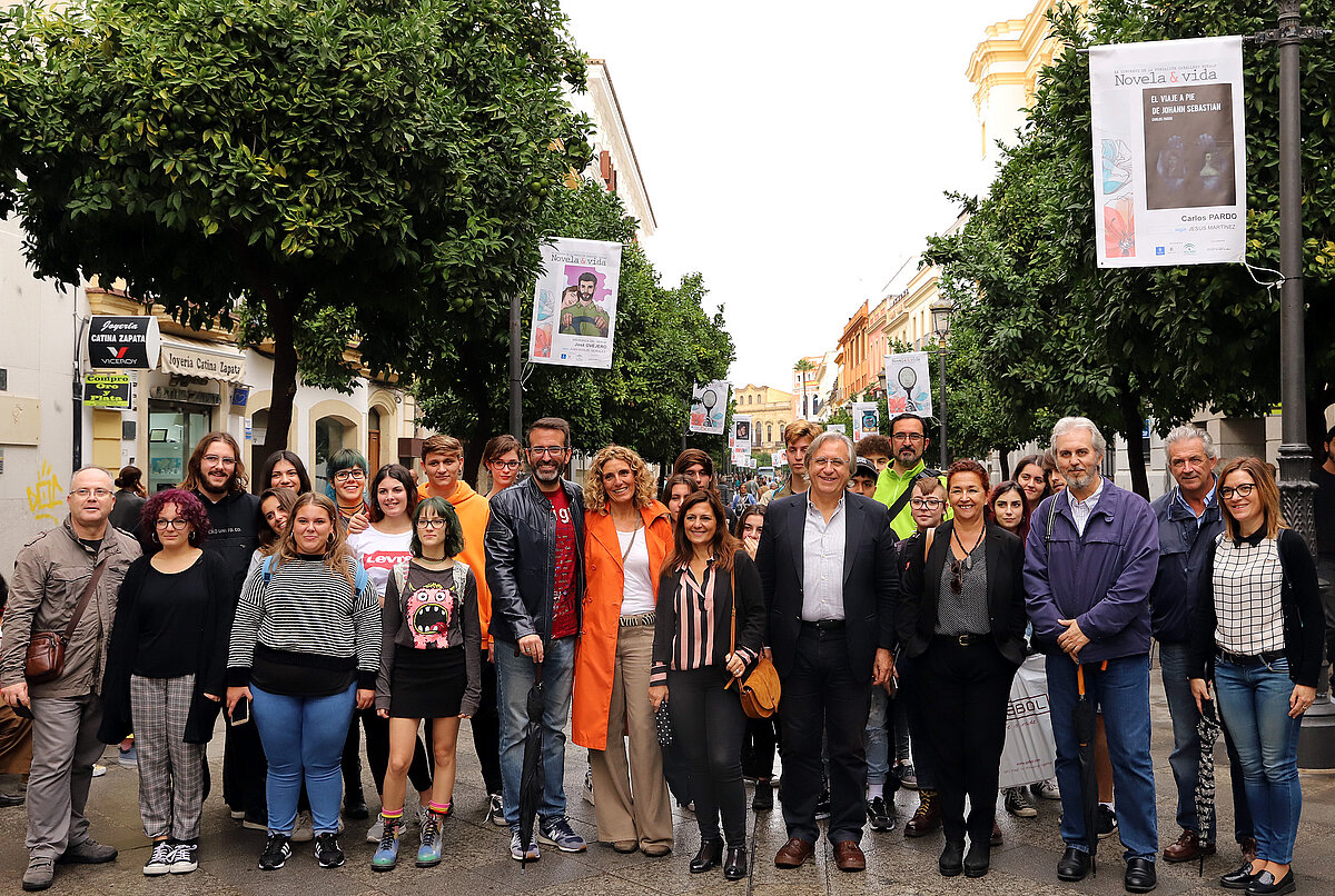 El teniente de alcaldesa durante la inauguración de la muestra de ...