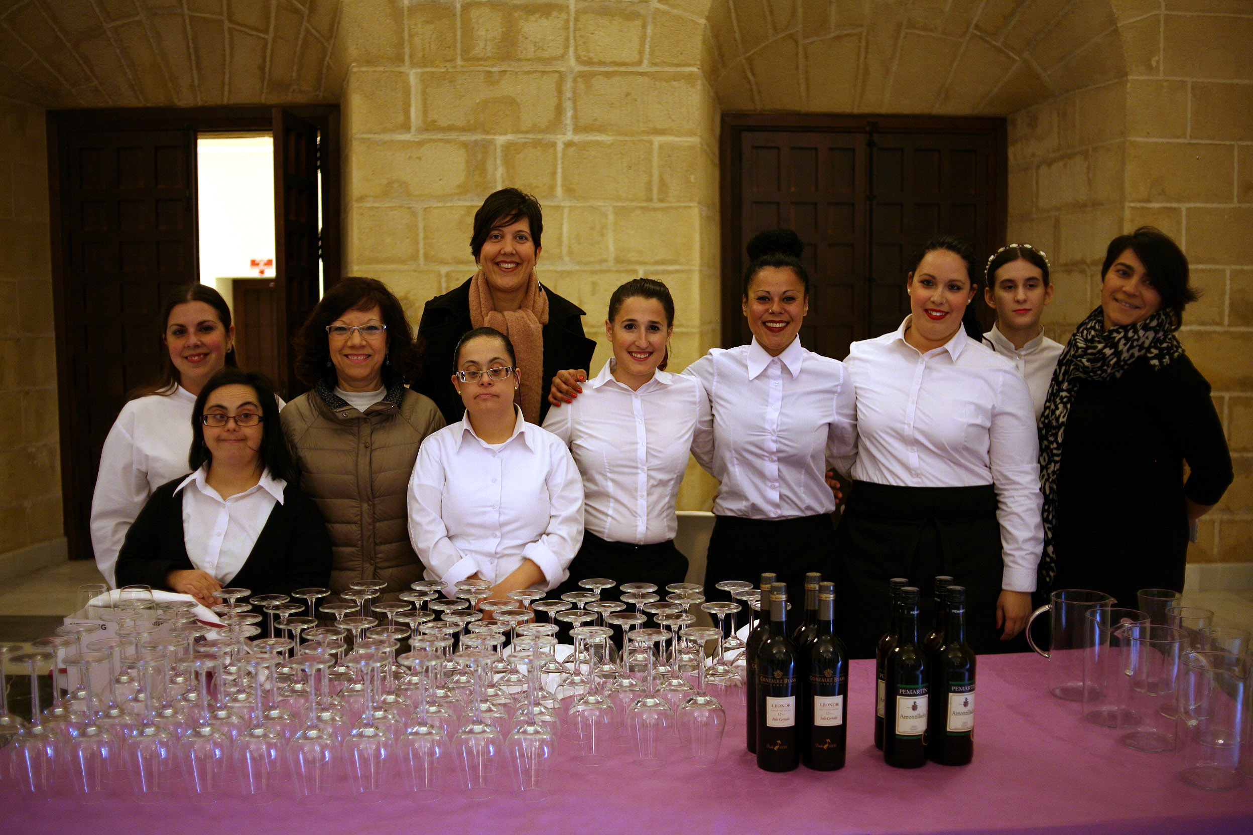 Carmen Collado visitando ayer la exposición de los Claustros